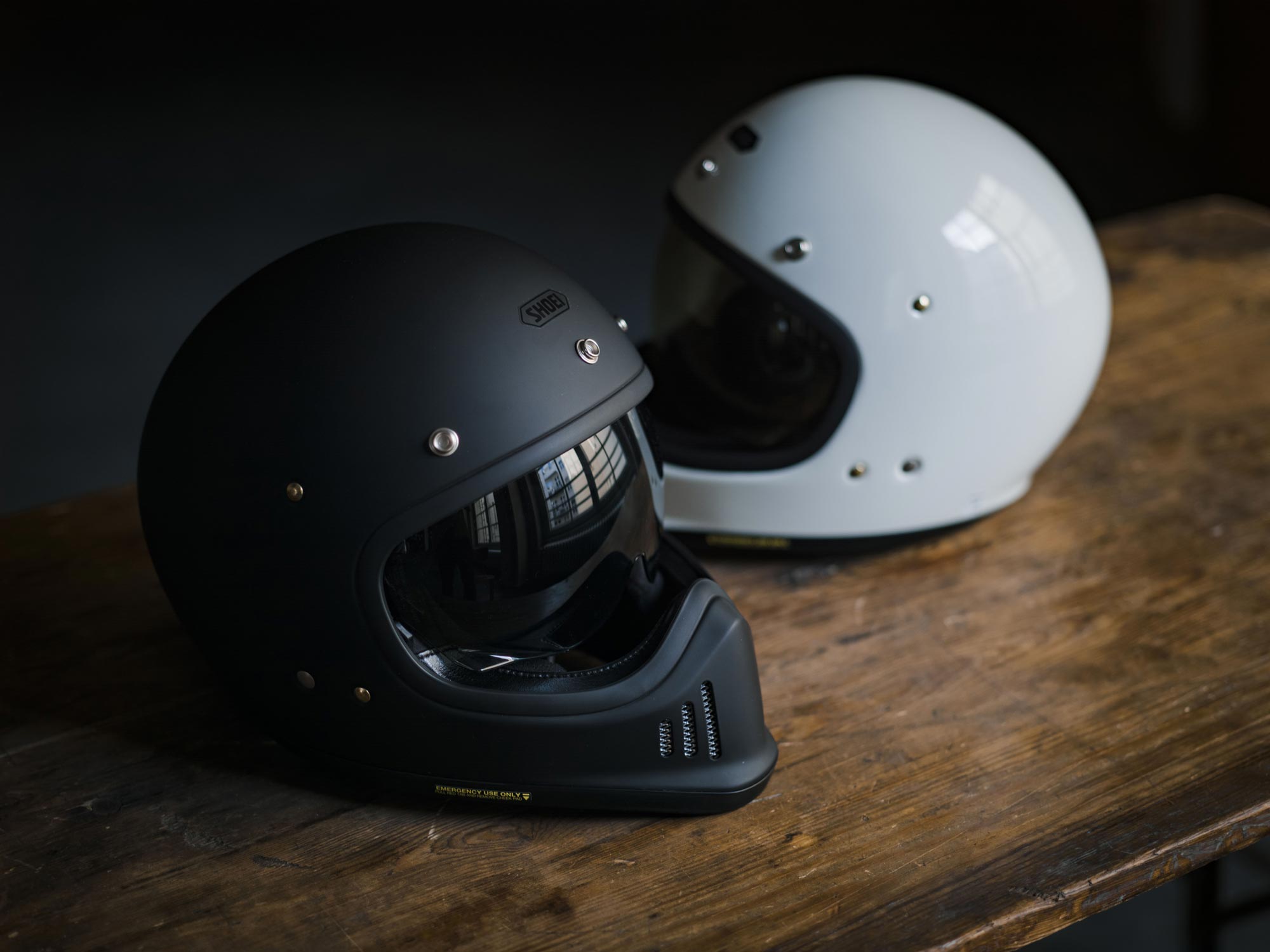 shoei-helmet-retro-lifestyle-gloss-10 - Shoei Italia